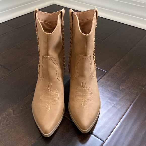 Dolce Vita | Shoes | Dolce Vita Nwob Cowboy Boots In Tan | Poshmark